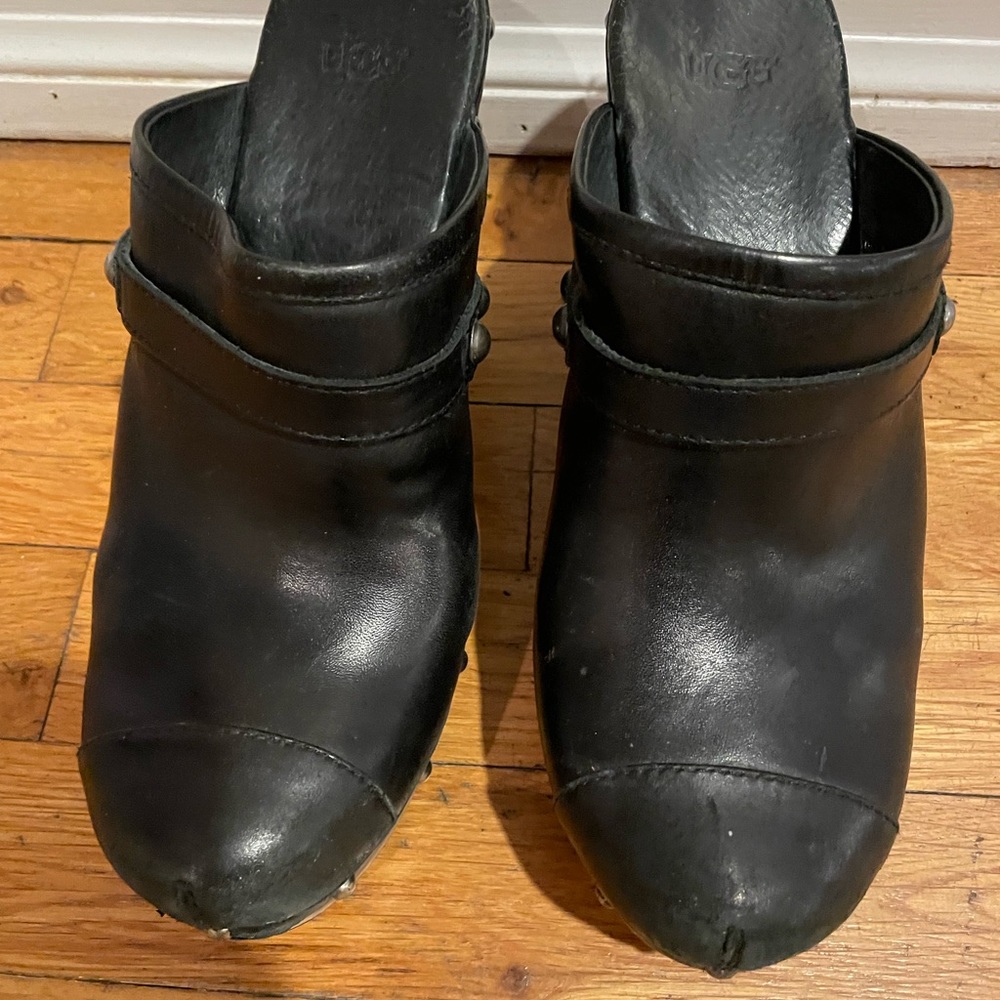 Ugg Black Leather Clogs With Nail Heads Size 9 - Gem